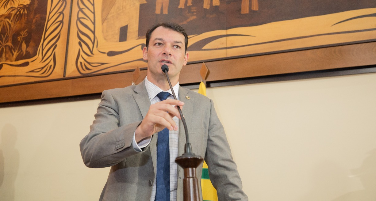 Projeto de Roberto Duarte proíbe corte de luz, água, telefonia e ...